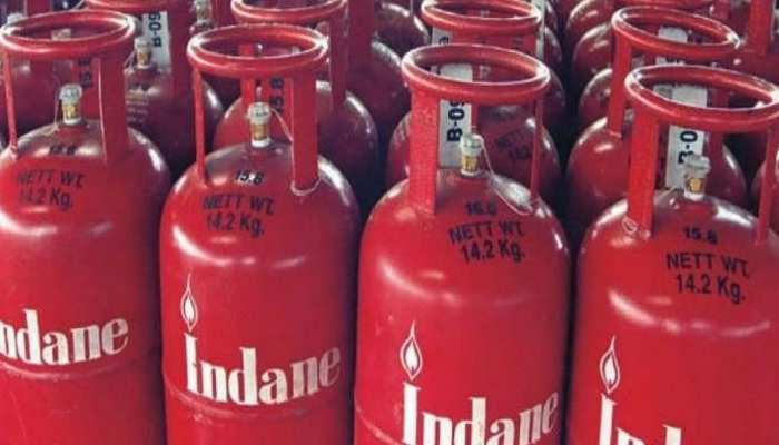 गांव में दोगुनी किमत पर पड़ रहा ग्रामीणों को गैस सिलेण्डर | Soochna India